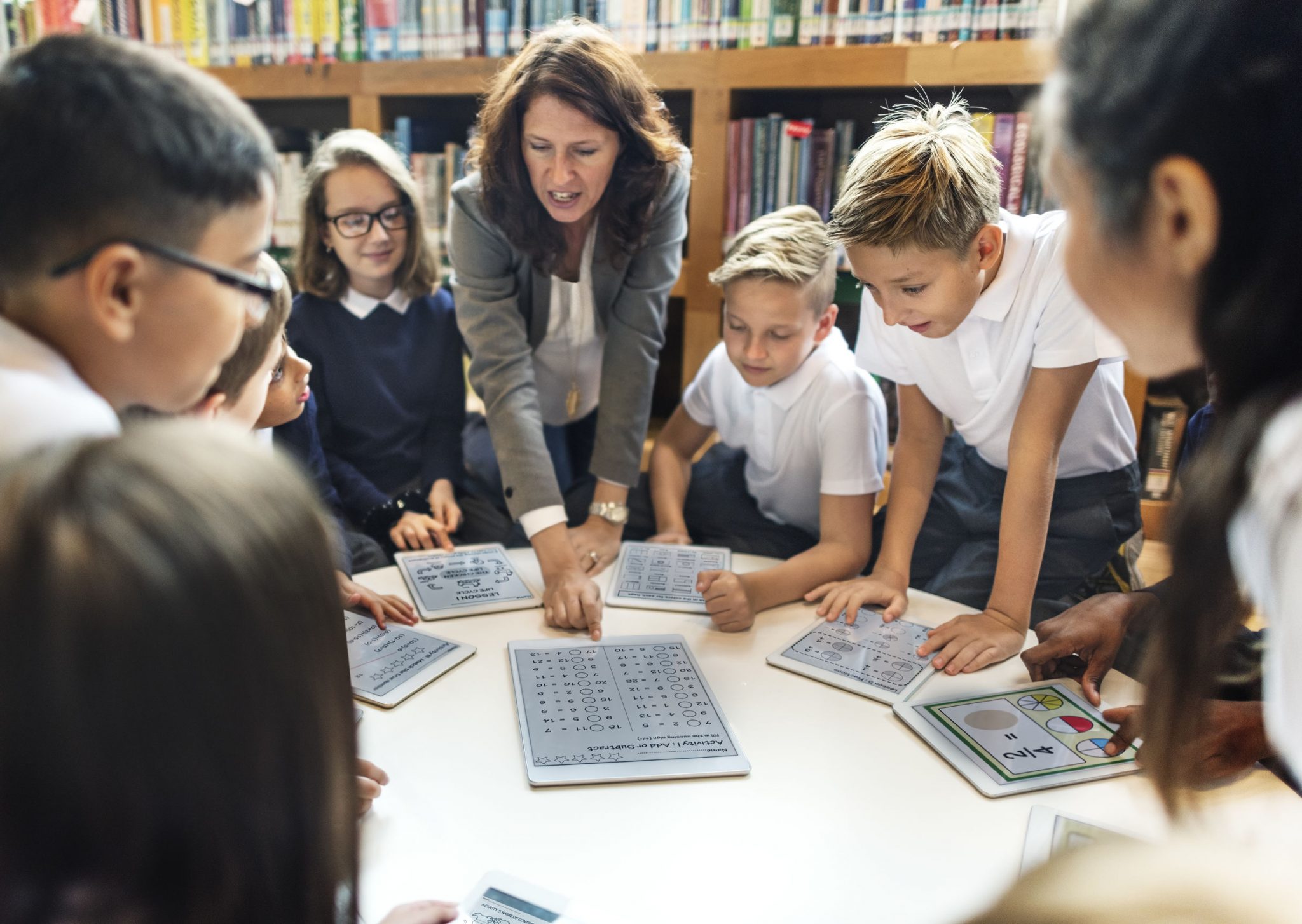 Should Tablets Replace Textbooks? The Pros and Cons of Tablets - The Global Scholars